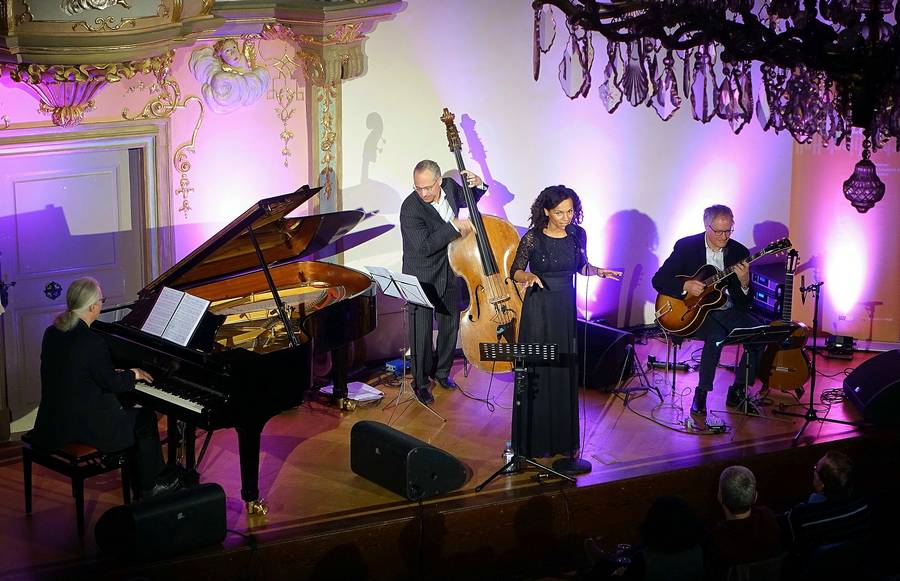 Lyambiko sang bei “Jazztime” in der vollbesetzten Hospitalkirche ...